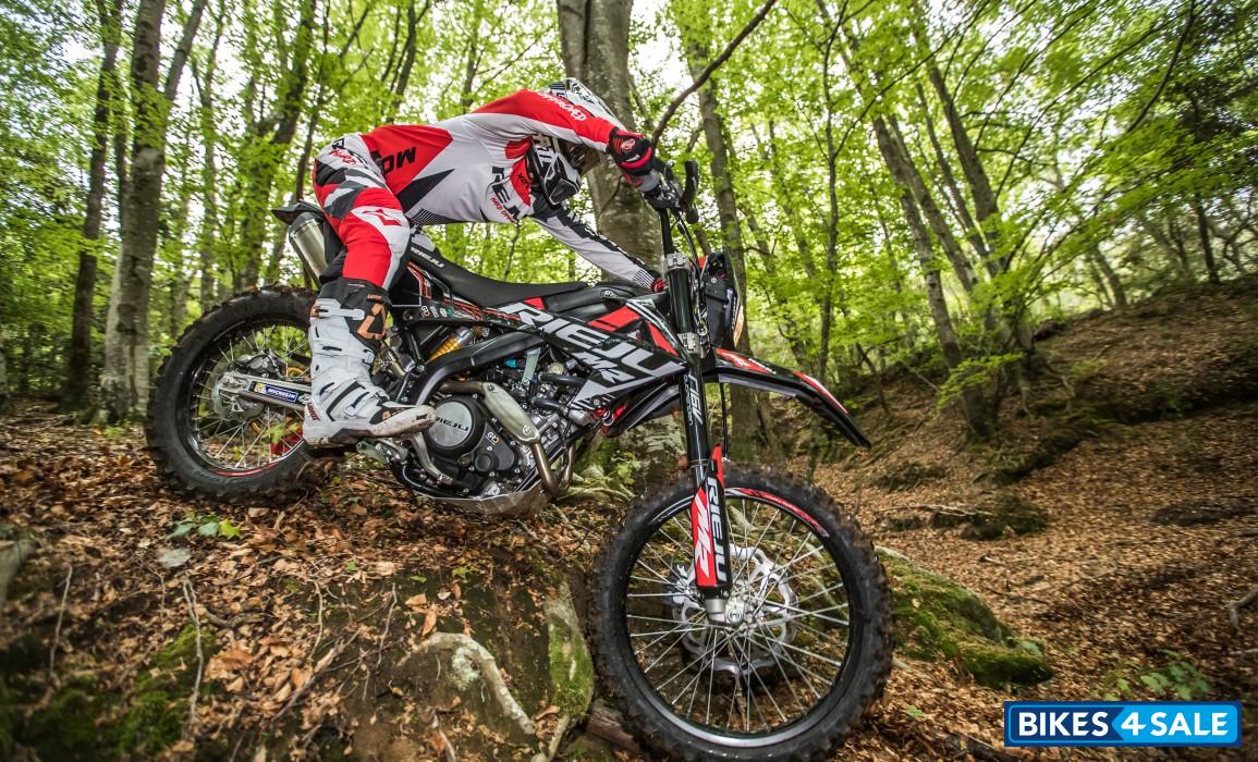 Rieju MR Pro 125 Motorcycle Price, Specs and Features - Bikes4Sale