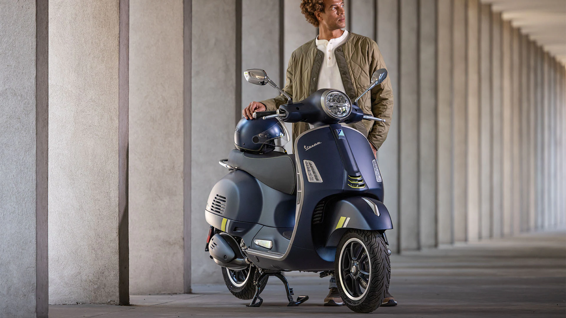 Vespa GTS Super Tech 125 Scooter Price, Specs and Features - Bikes4Sale